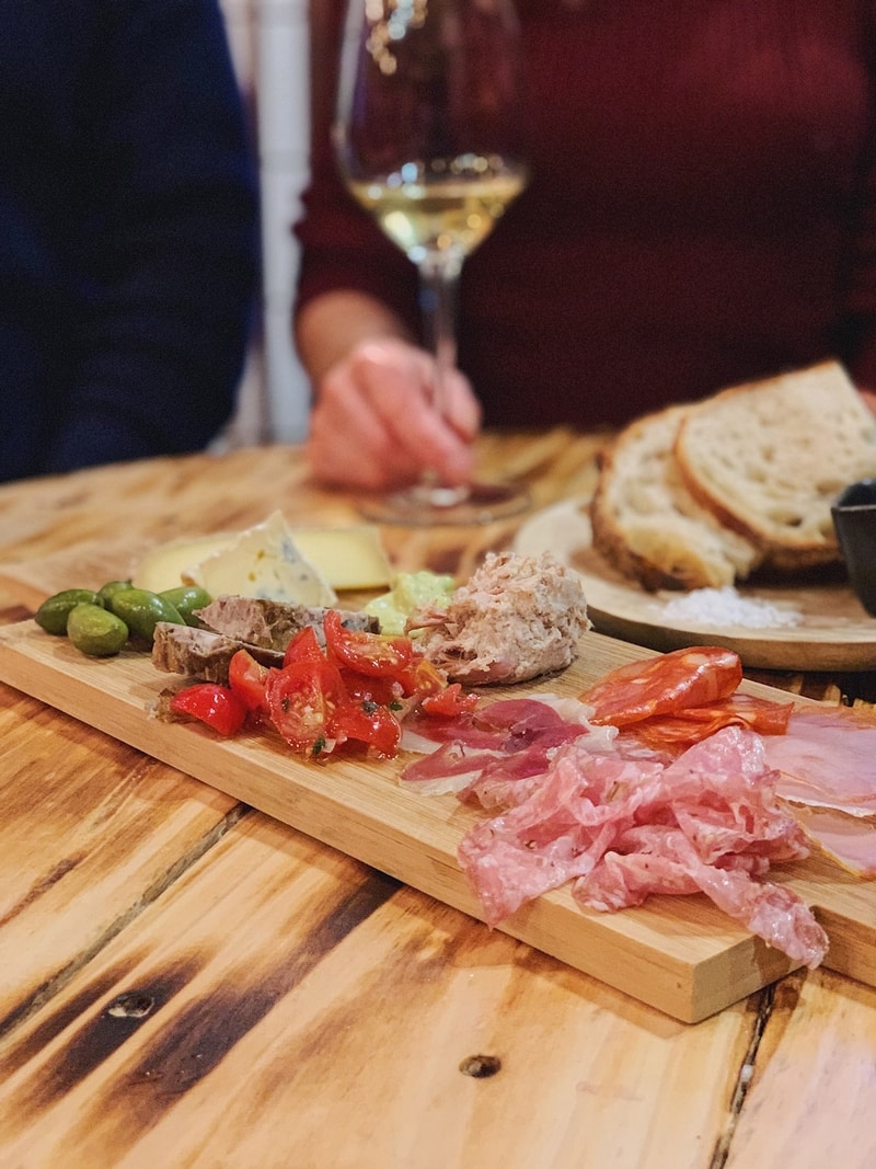 Hvad drikker man til tapas?